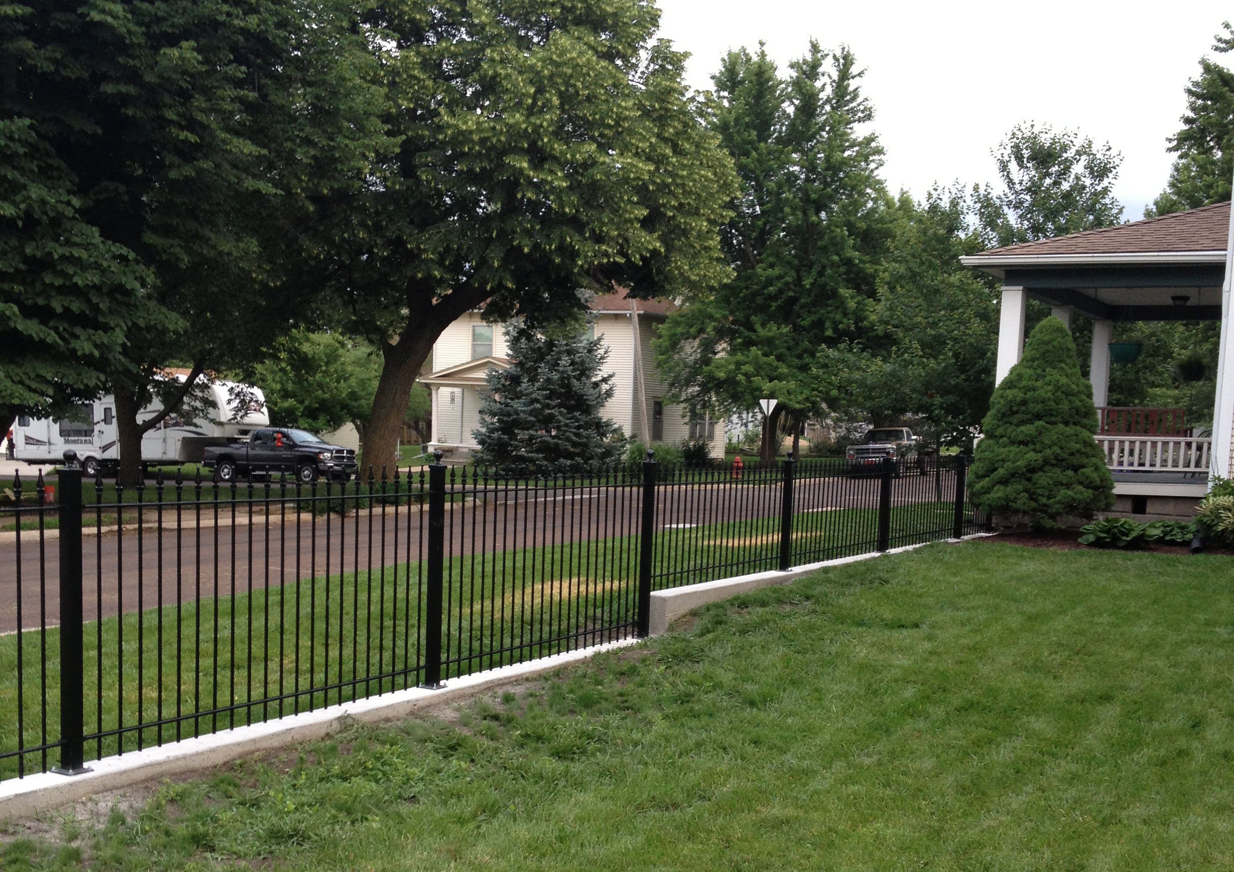 Expert Tips for Building Fences on Uneven Ground - Globusgates.com