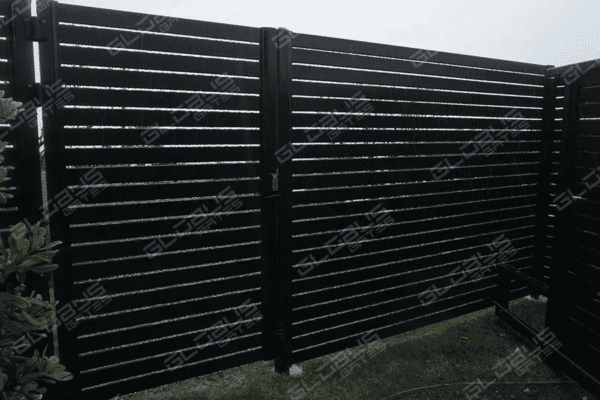 Best Fencing for Coastal Areas | Beach Fence Guide 2025