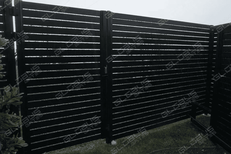 Best Fencing for Coastal Areas | Beach Fence Guide 2025